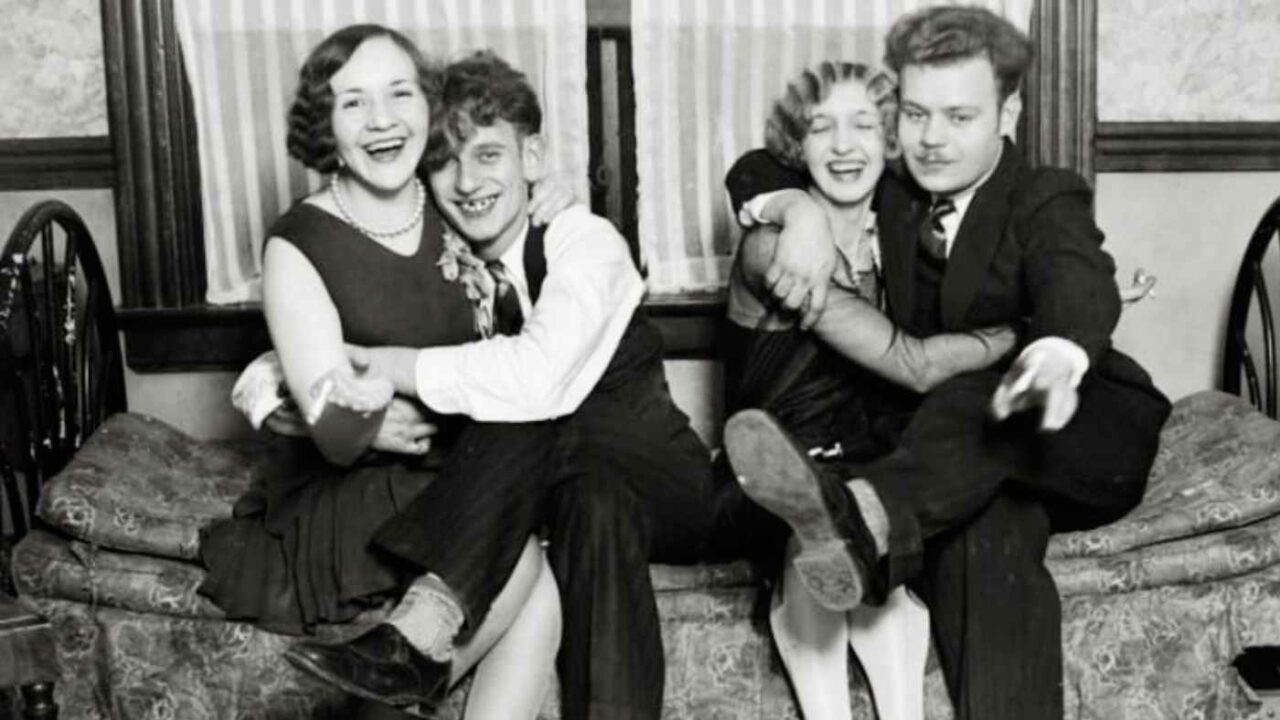 L’Era delle Flapper girls e dei Petting Party: Eccessi e trasgressioni ...